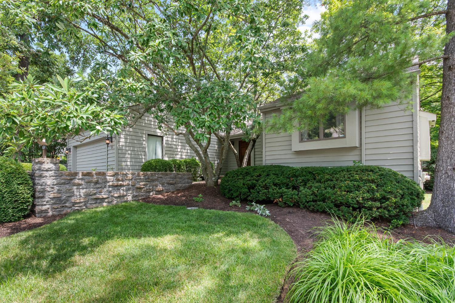 9 Falling Brook Blue Ash OH 45241 - MLS# 1847267